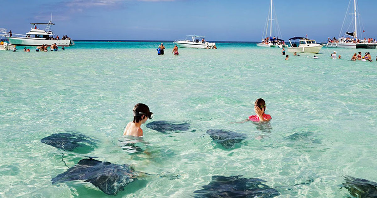 Family Fun on the Shores of Grand Cayman | Travelleaders.com